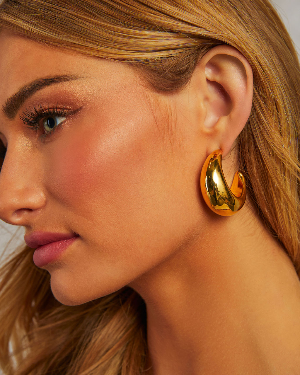 Night Life Crescent Moon Hoop Earrings – VICI